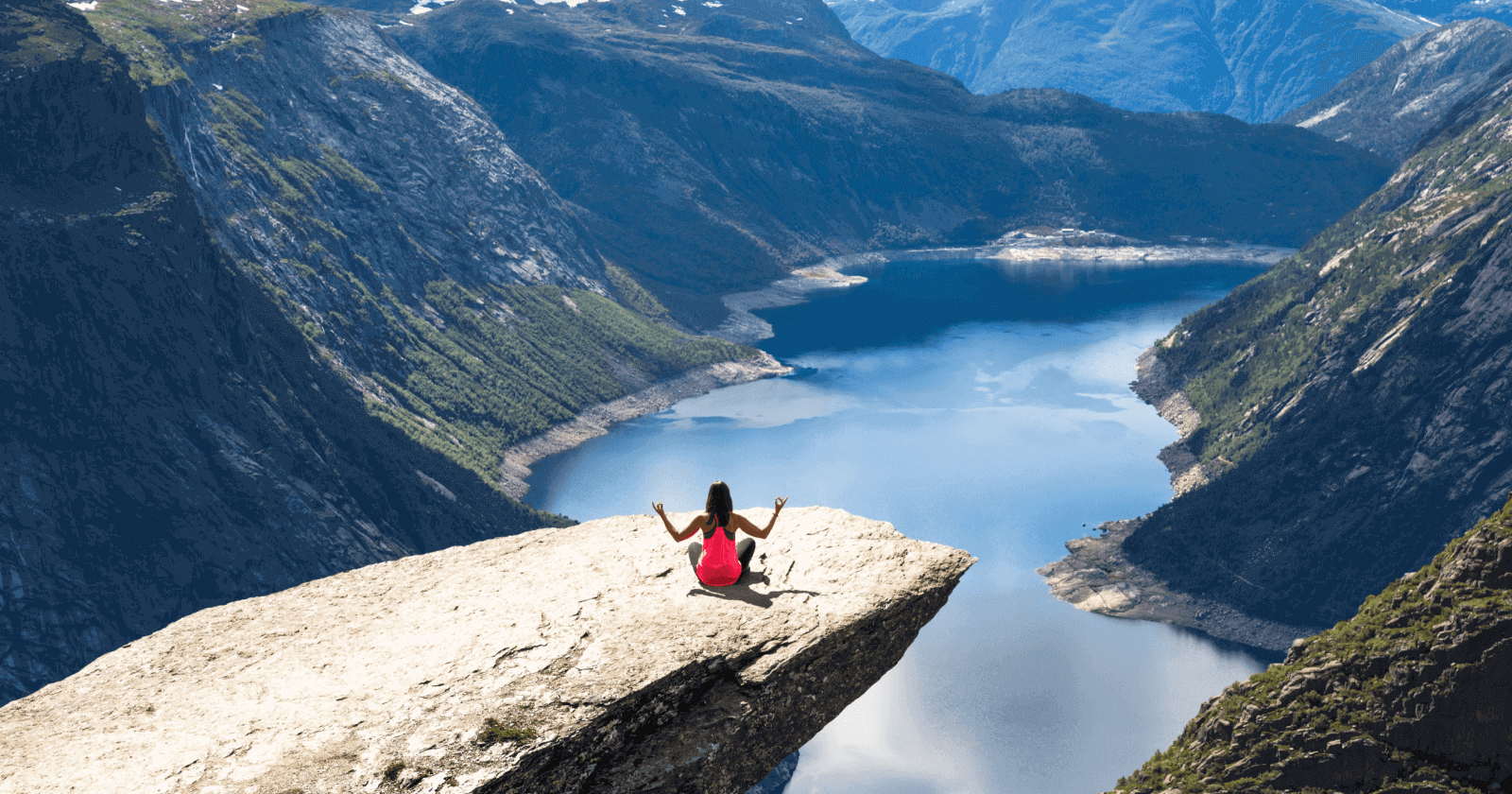 Top 10 Places to Visit in October Outside India | ACKO